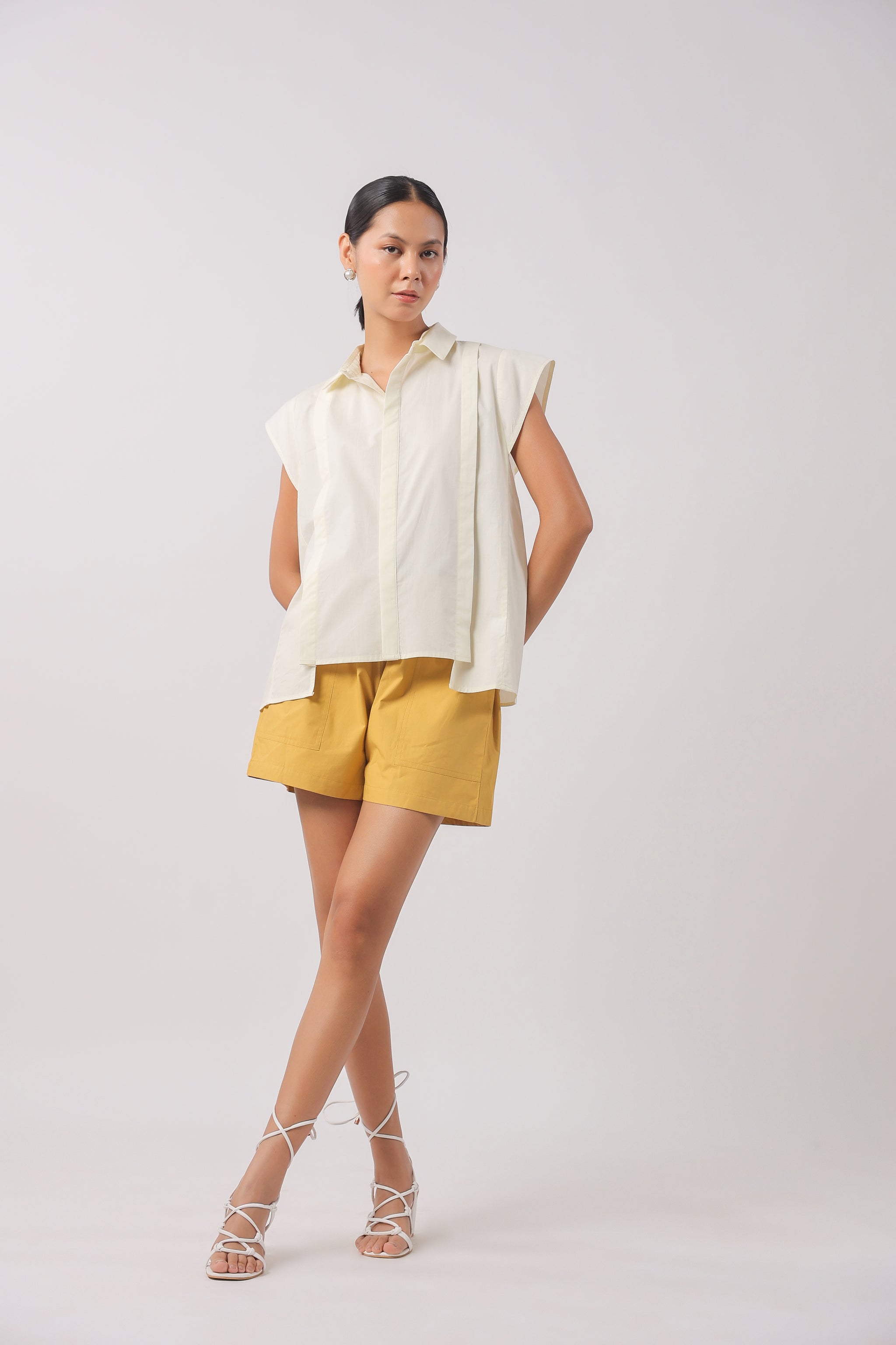 MUUN Women Off White Solid Cotton Short Sleeve Shirt Collar Co-Ord Set